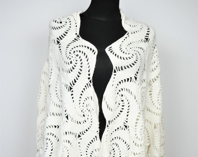 Large Off-white Triangle Scarf for Women. Crocheted Fringed Shawl ...
