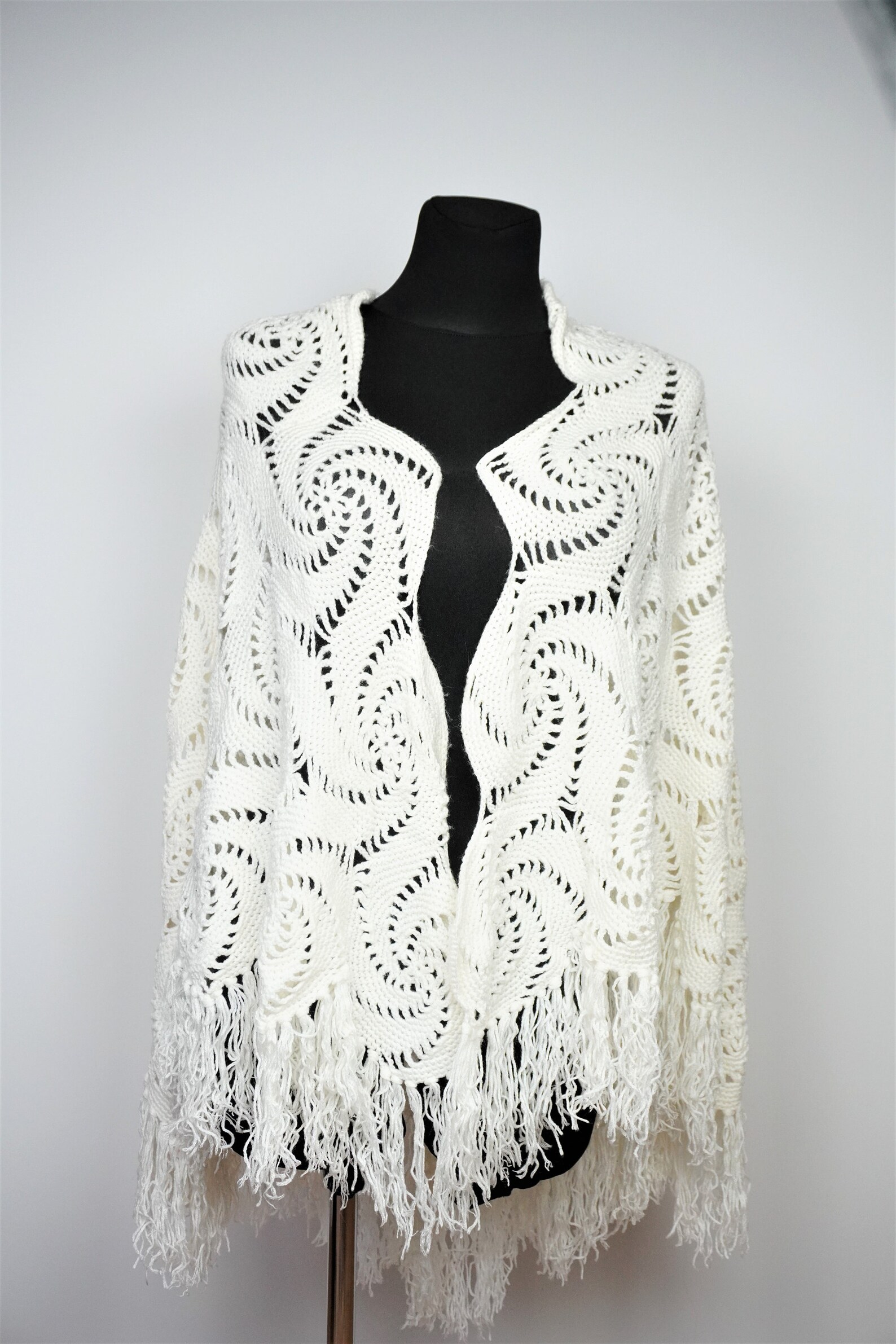 Large Off-white Triangle Scarf for Women. Crocheted Fringed Shawl ...