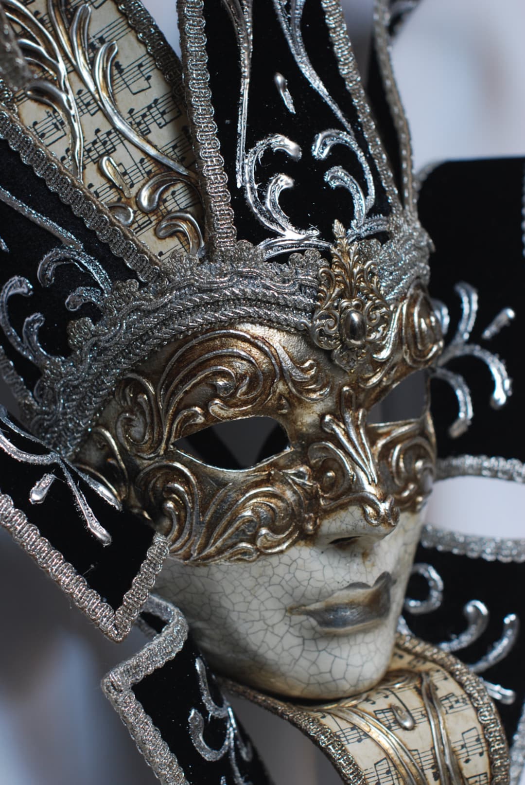 Jester Mask With Collar - Back and Gold Joker - Wall-decoration ...