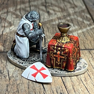 Knight Templar With the Holy Grail Figurine tabletop Miniature ...