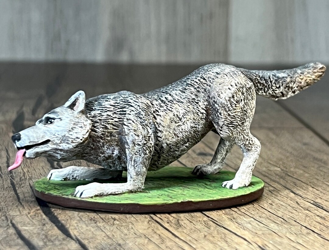 Animal Sculpture. Gray Wolf Tabletop Miniature | Collectible Art ...