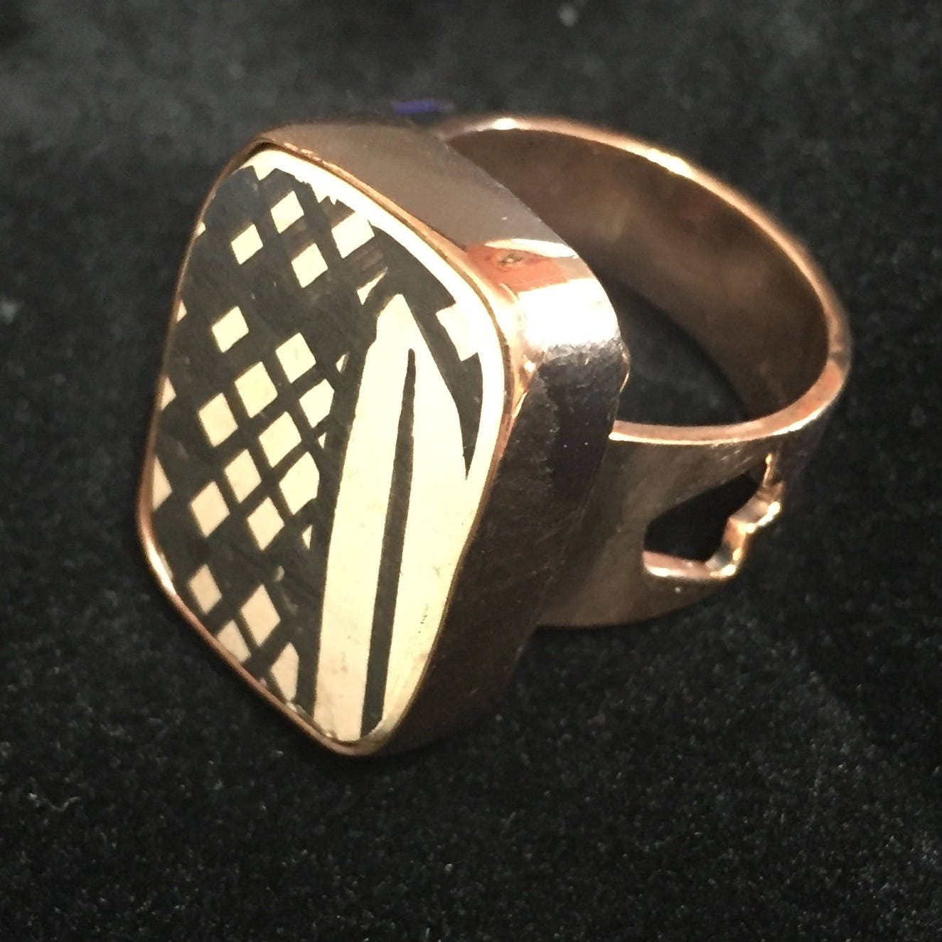 One of a Kind - Mata Ortiz adjustable Ring - set in 100% pure copper
