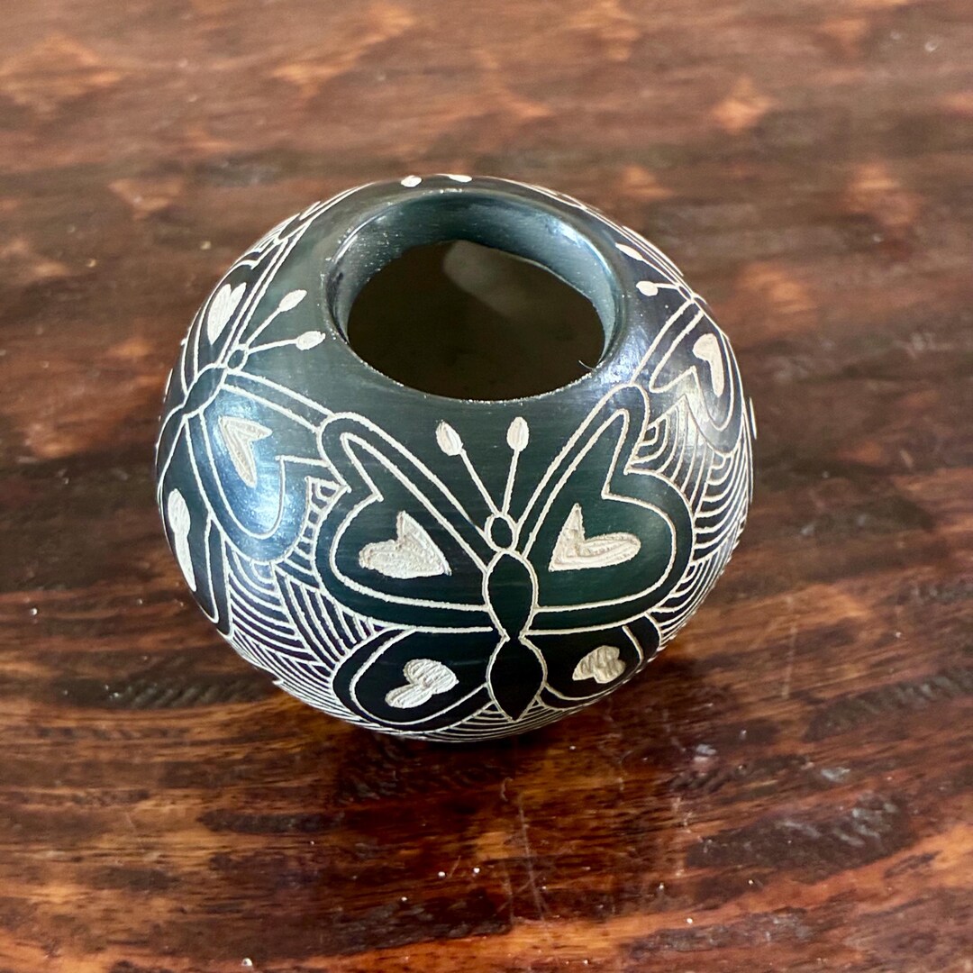 Mata Ortiz Ceramic Olla With Butterflies by Alex Ortega and Viviana ...