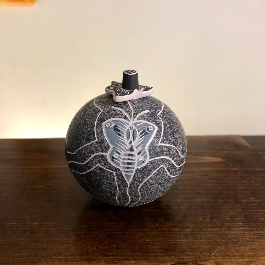 Mata Ortiz Ceramic Olla With Butterfly Shaped Lid by Gabriela Corona ...