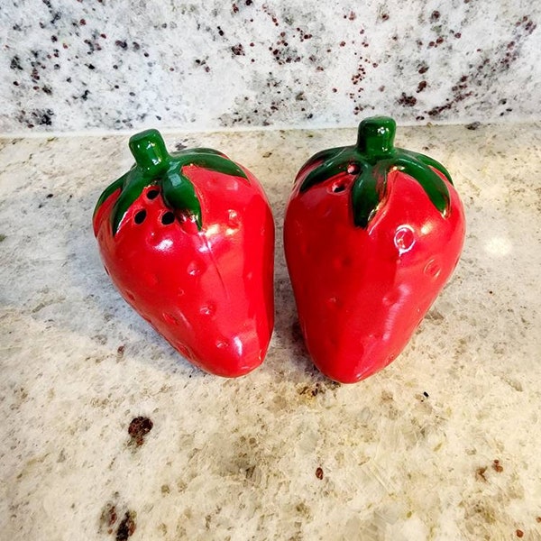 Vintage Strawberry Salt and Pepper Shakers - Etsy Vintage Strawberry Salt and Pepper Shakers - Etsy
