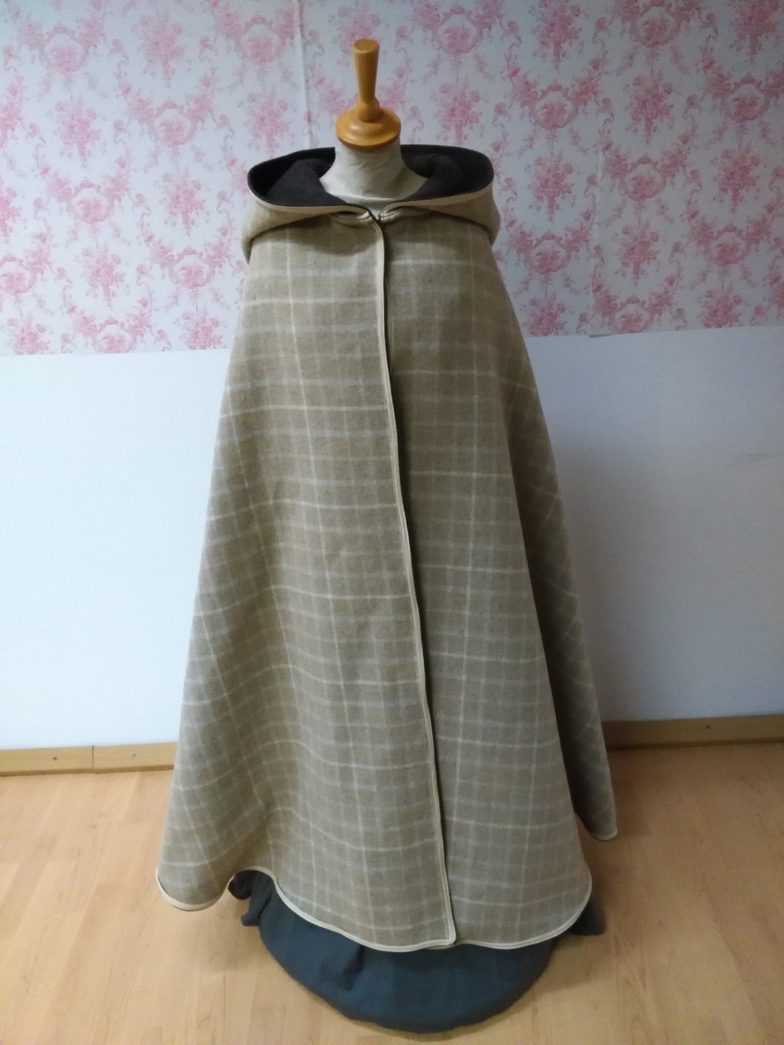 Outlander Reversible Hooded Cape / Hooded Cloak Woolen / Wool - Etsy