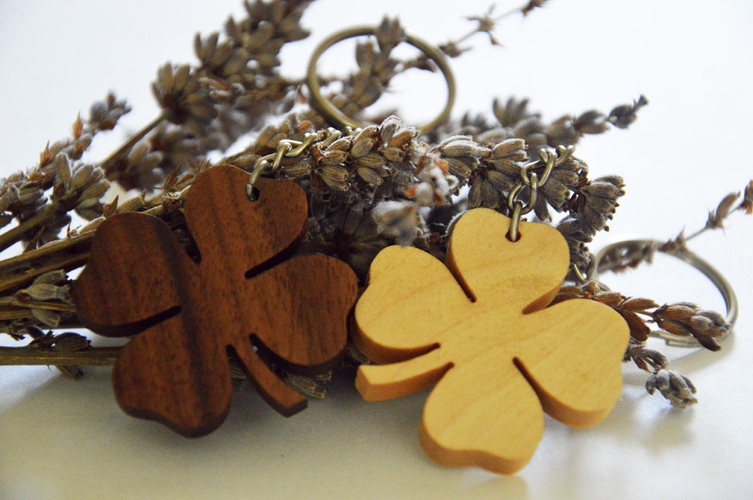 Wooden Four Leaf Keychain, Walnut Wood, Birch Wood, Mahogany Wood ...