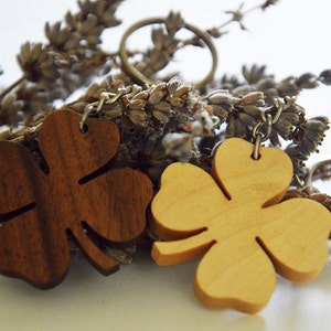 Wooden Four Leaf Keychain, Walnut Wood, Birch Wood, Mahogany Wood ...