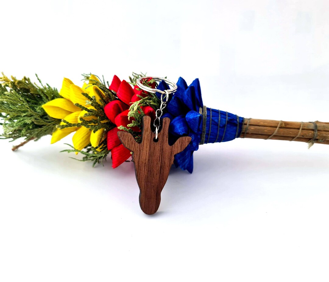 Giraffe Shape Wooden Keychain, Walnut Wood, Animal Wooden Keychain ...