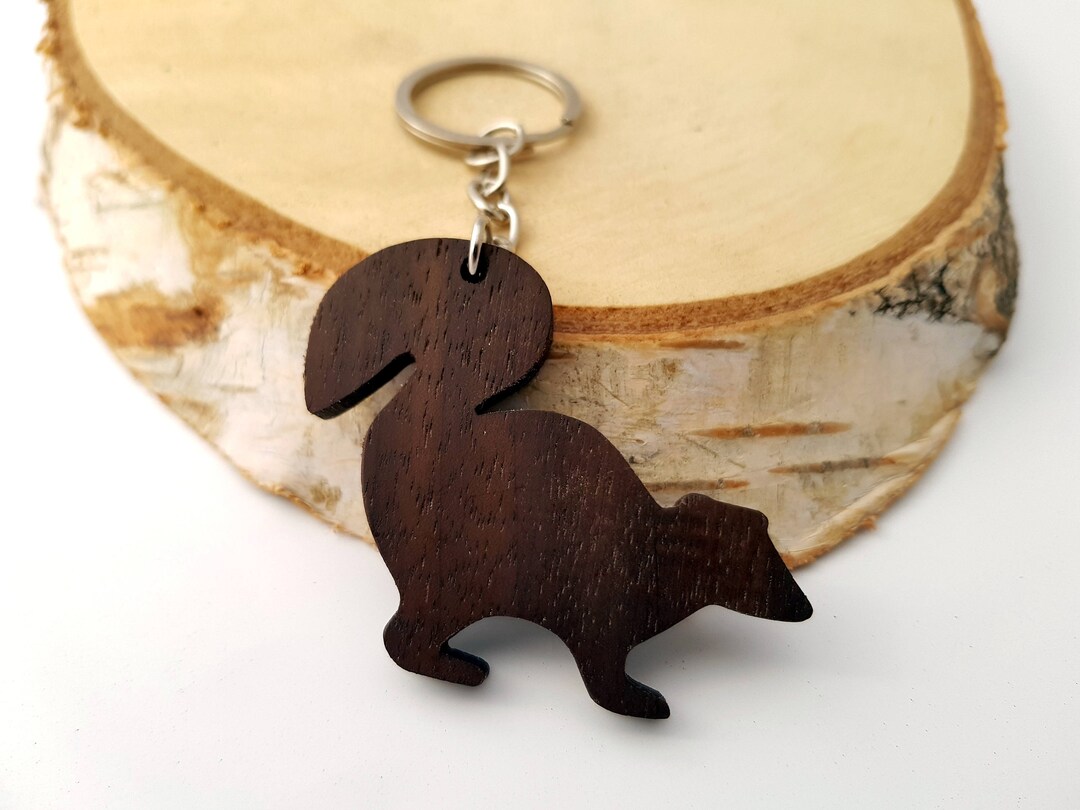 Skunk Wooden Keychain, Walnut Wood, Animal Keyring, Environmental ...