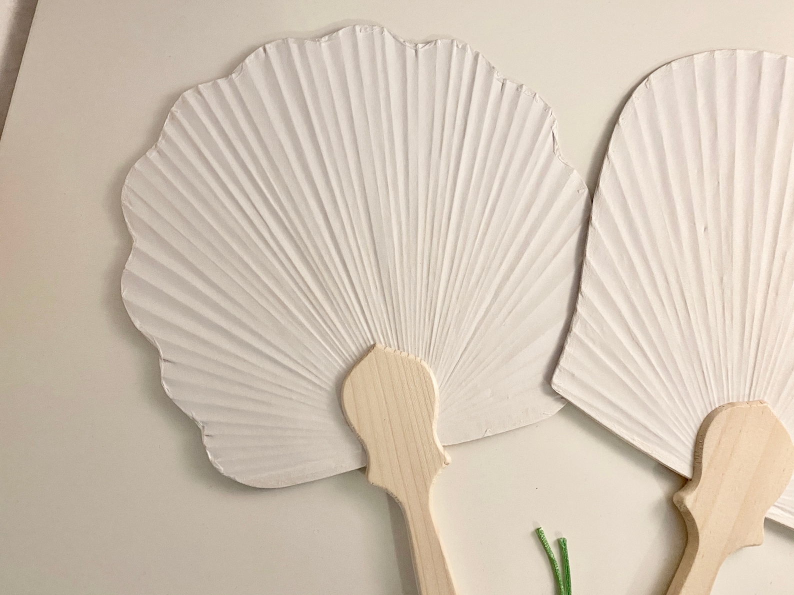 DIY White Paper Hand Fan, Easy to Make It -handheld Folding Fan ...