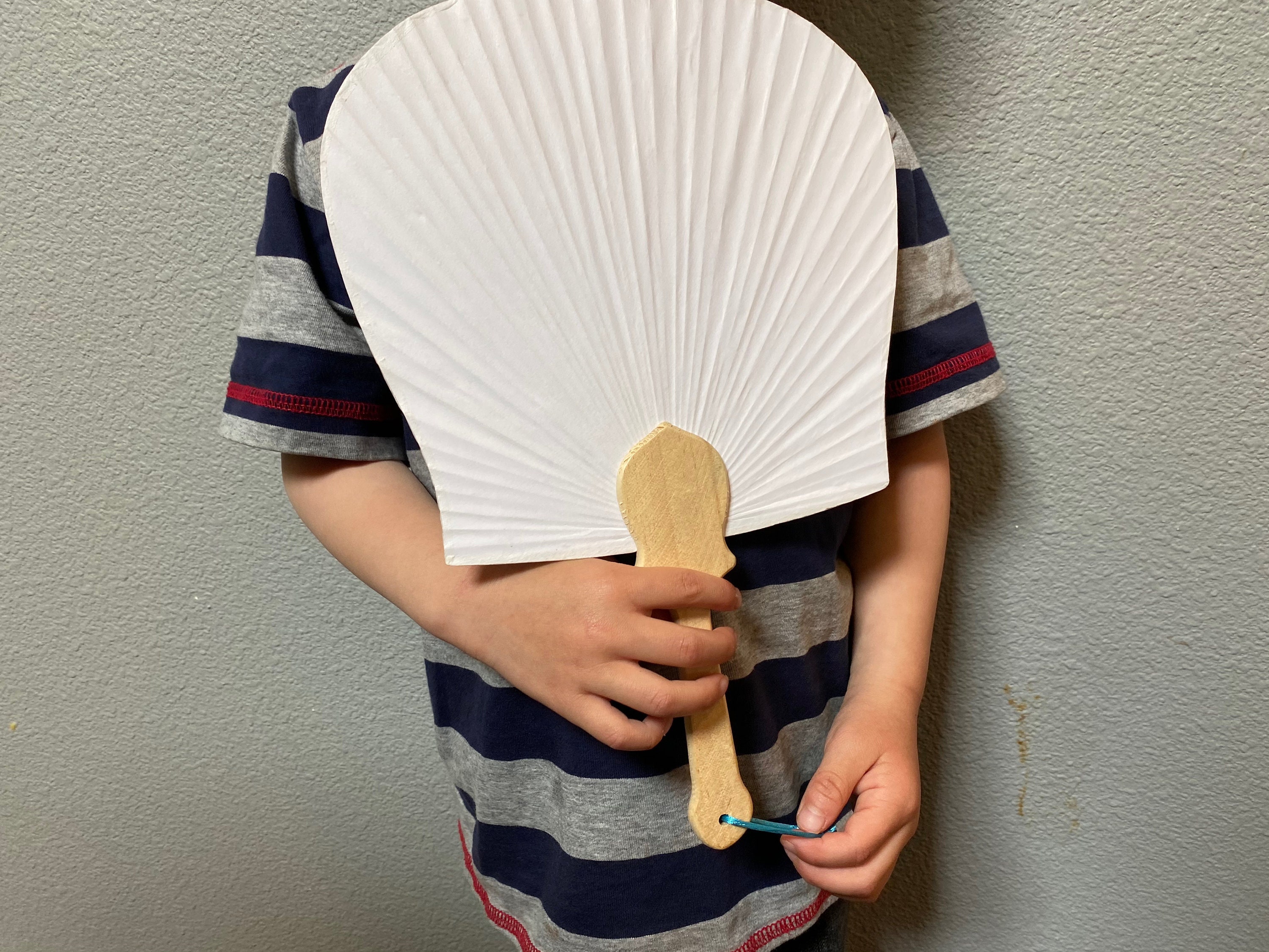 DIY White Paper Hand Fan, Easy to Make It -handheld Folding Fan ...