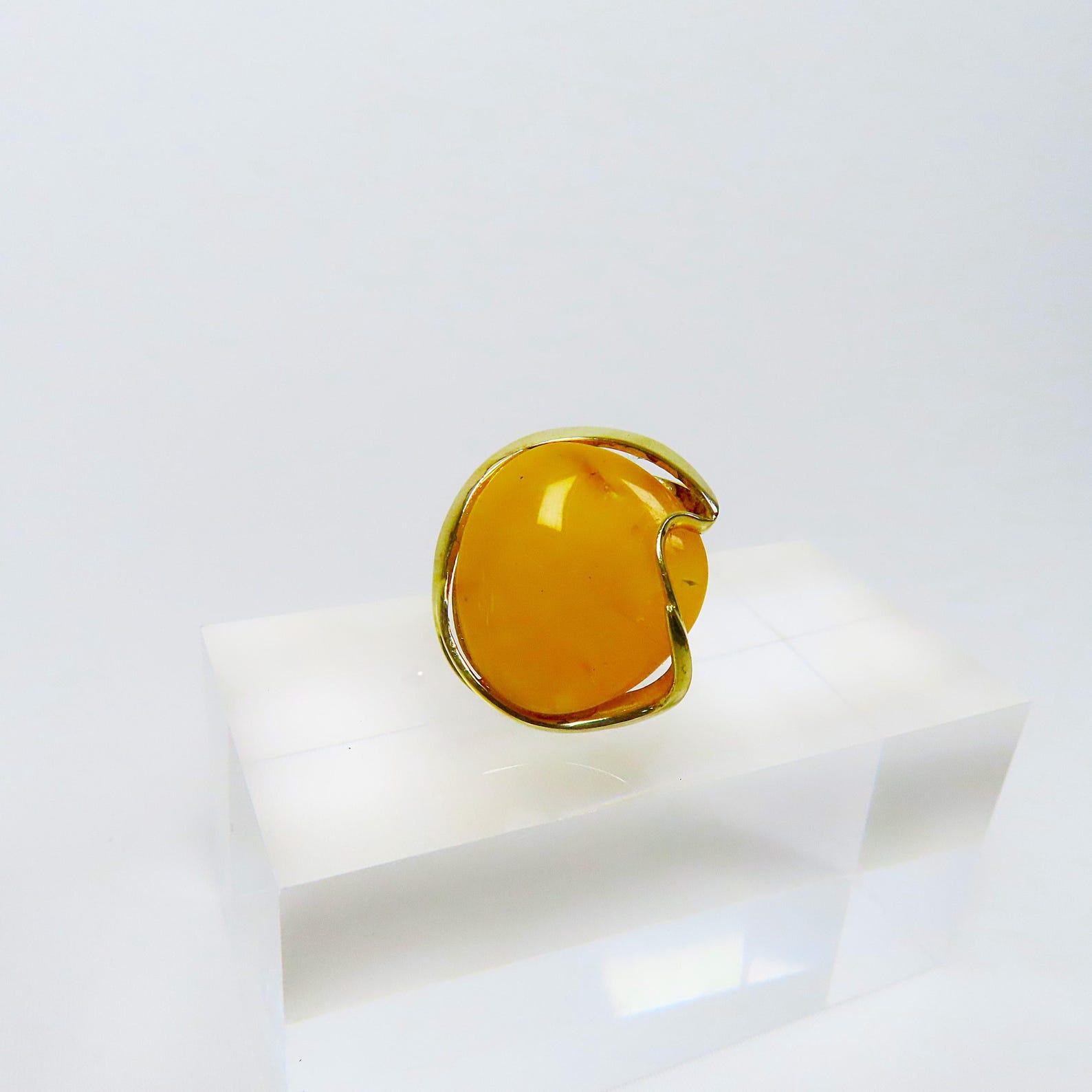 Vintage Large Burmese Mila Egg Yolk Amber Gold Vermeil Statement Ring ...