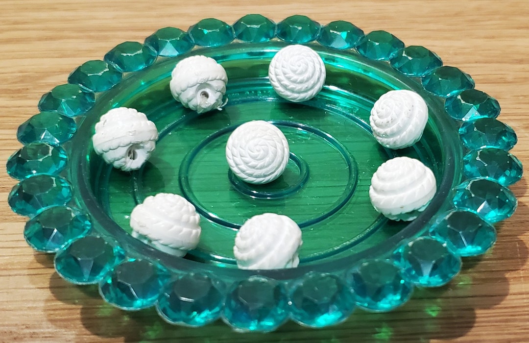 8 Vintage White Plastic Buttons - Etsy