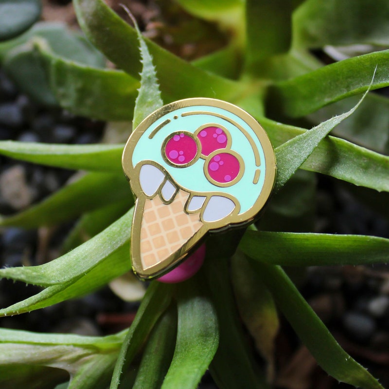 Metroid Enamel Pin - Etsy