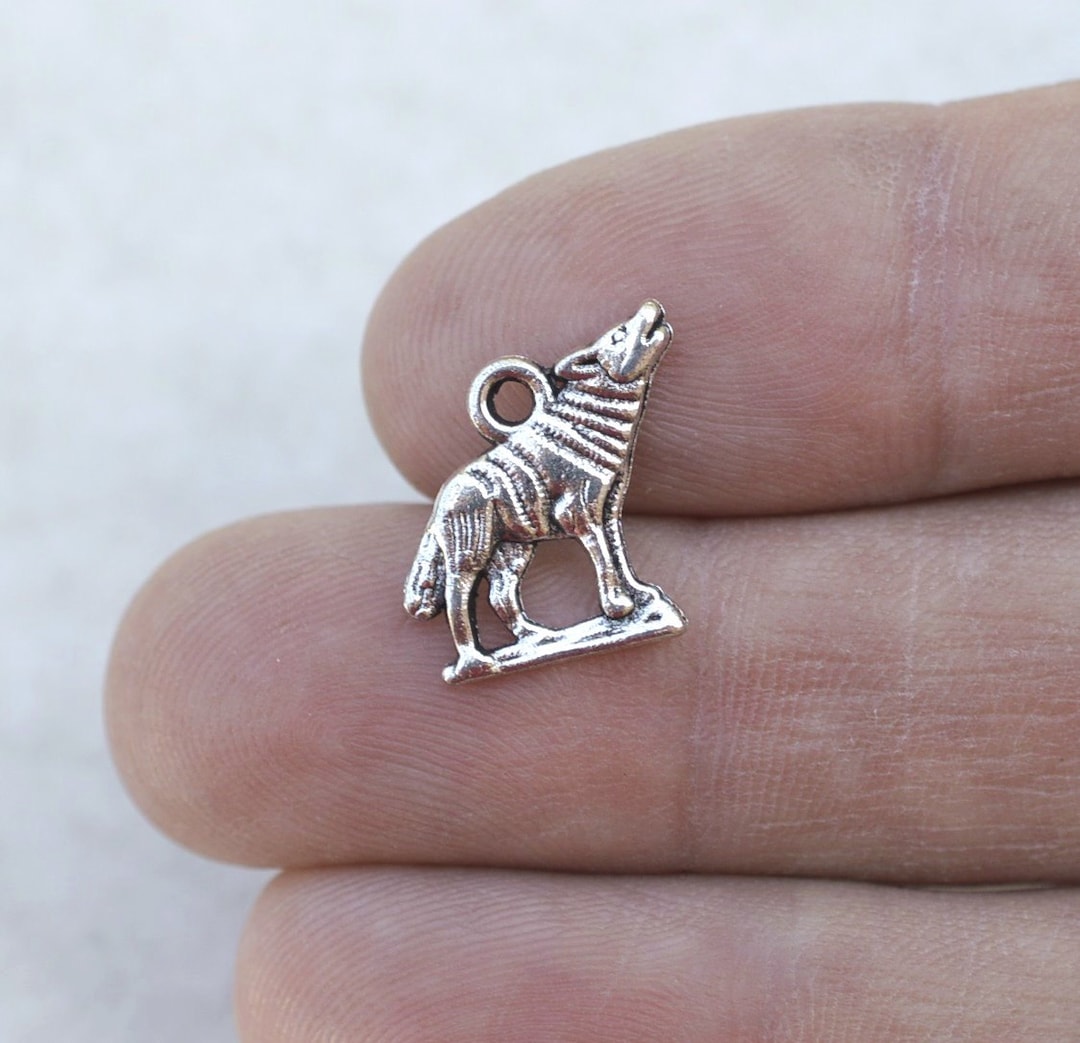12 Wolves Charms Antique Silver Charms CH290 Charms - Etsy