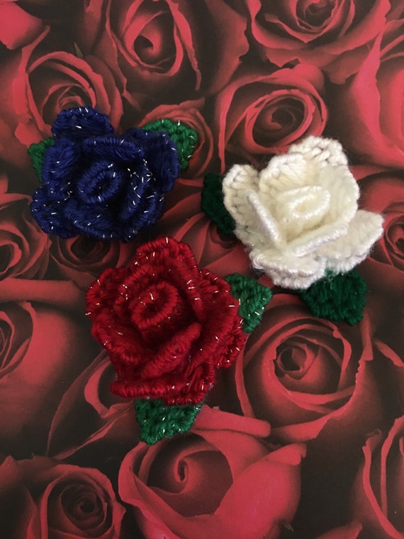 2 Packmini Plastic Canvas Roses. | Etsy