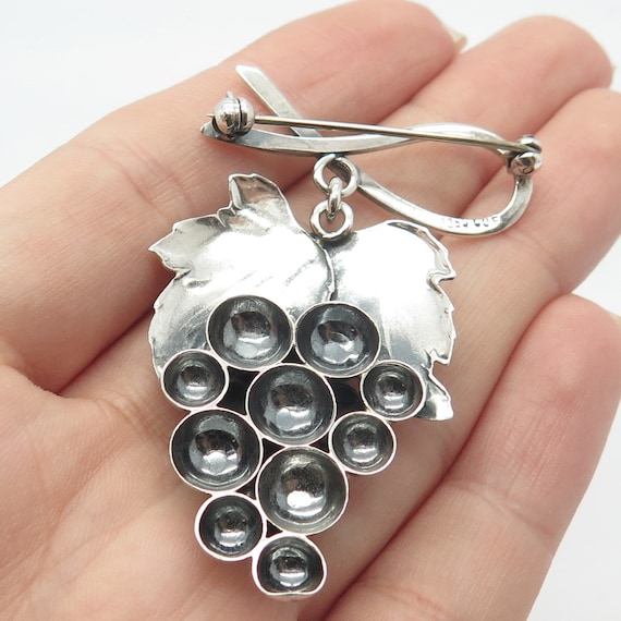 925S Sterling Silver Vintage Bunch of Grapes Pin Broo… - Gem