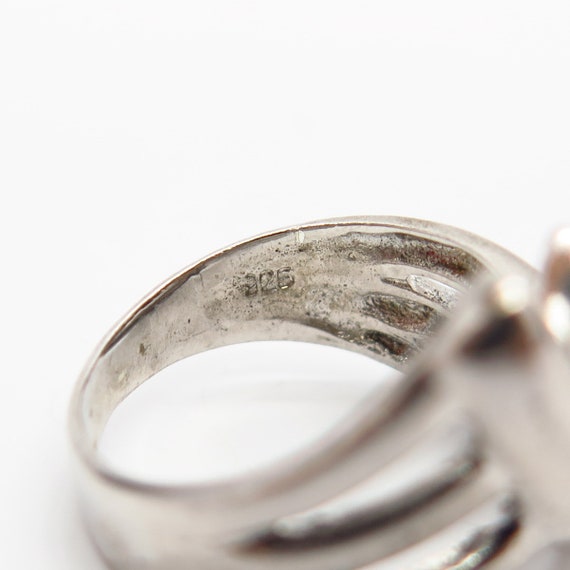 925 Sterling Silver Cutout Curved Design Ring Size 6 - Gem