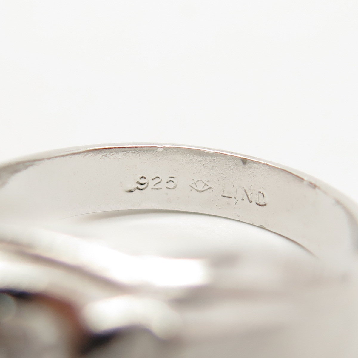 925 Sterling Silver Vintage Lind Round-cut C Z Striped Ring 925 Sterling Silver Vintage Lind Round-cut C Z Striped Ring