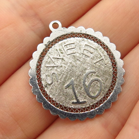 925 Sterling Silver Vintage "Sweet 16" Round Pendant - Gem