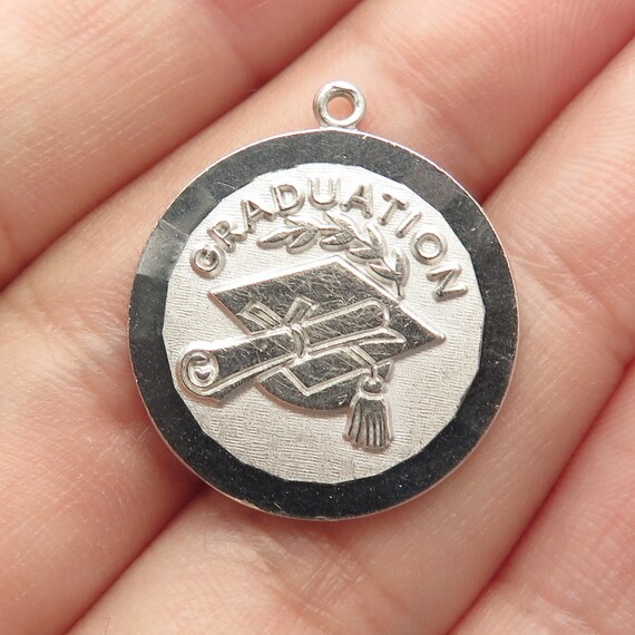 925 Sterling Silver Vintage "Graduation" Round Pendant - Gem