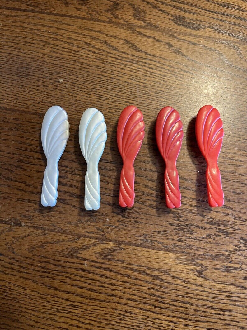 Barbie Shell Brushes Lot of 5 1990s White Pearl Red Mixed Colors Hair ...