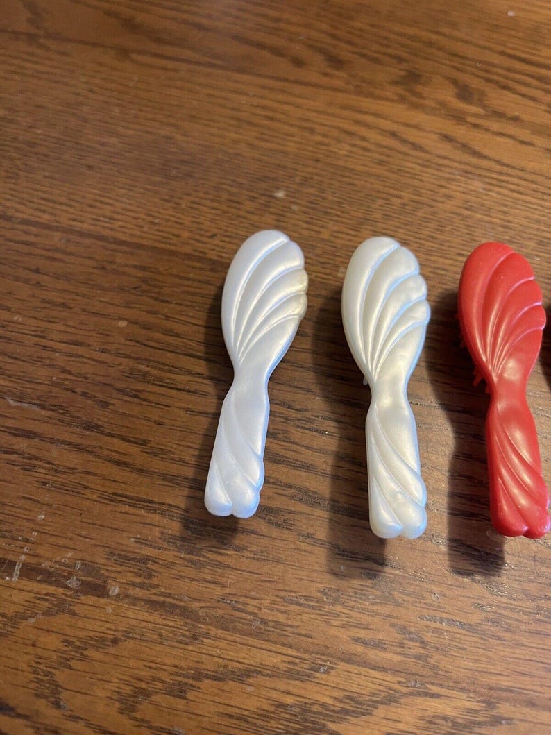 Barbie Shell Brushes Lot of 5 1990s White Pearl Red Mixed Colors Hair ...