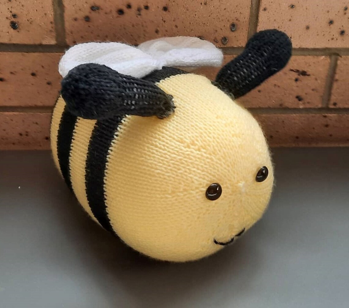 Bonnie the Bumble Bee Knitting Pattern DIGITAL DOWNLOAD - Etsy Israel