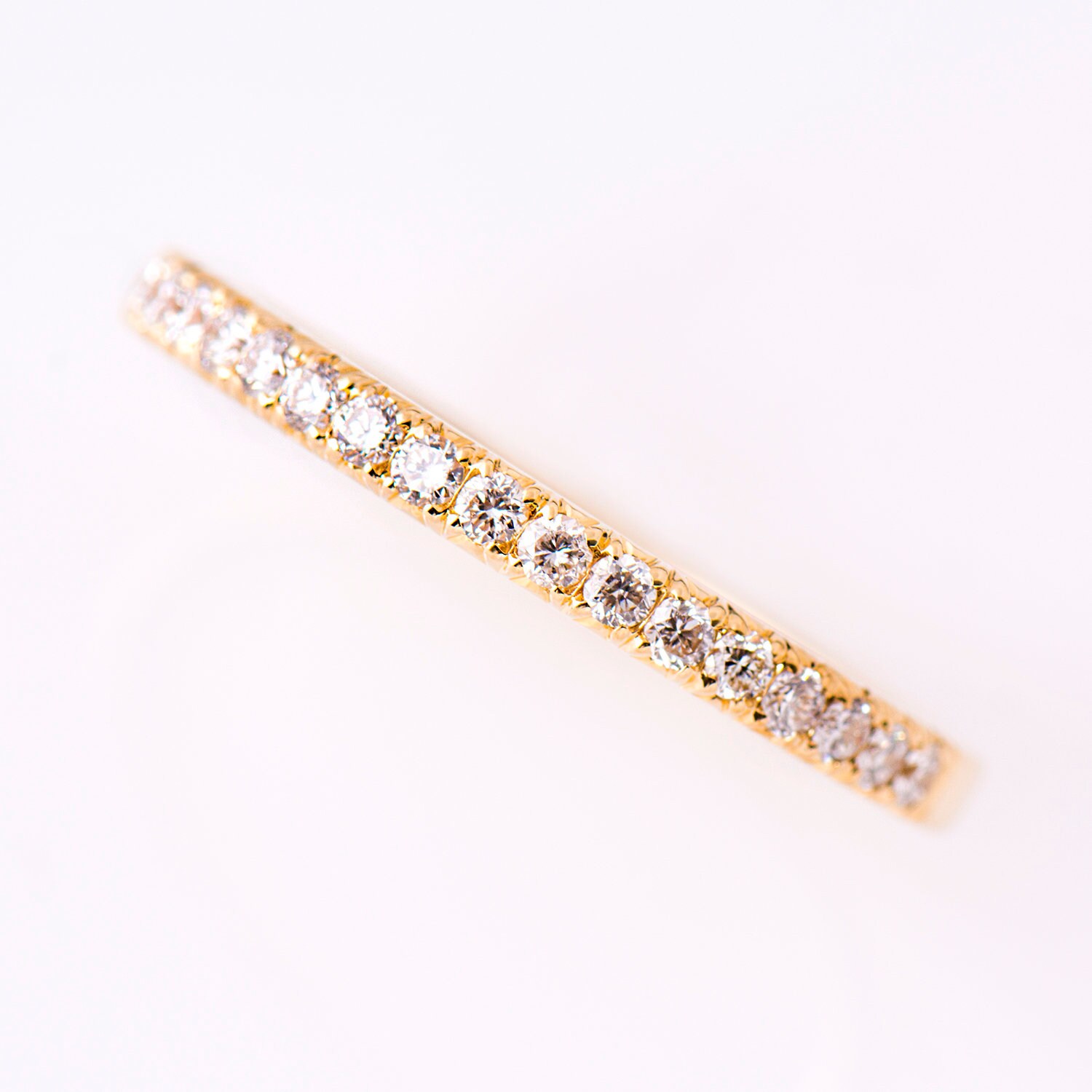 2 MM パヴェ ダイヤモンド リング、14K / 18K イエロー ゴールド 2 MM パヴェ ダイヤモンド リング、14K / 18K イエロー ゴールド