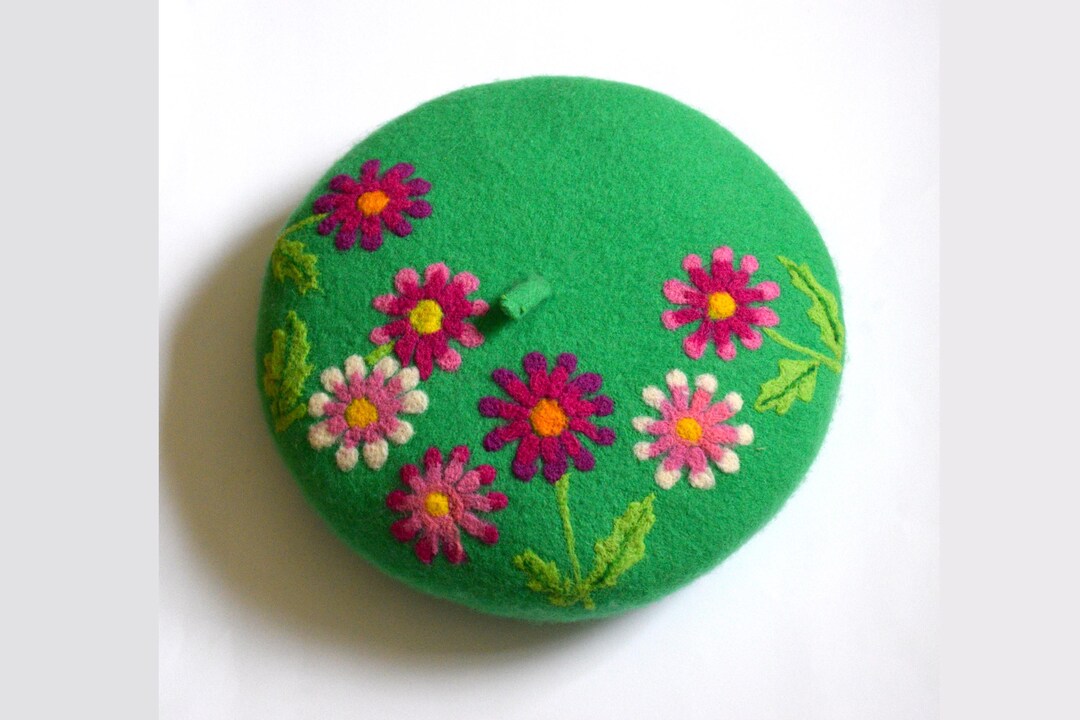 Needle Felted Woolen Beret: Green Wool Beret With Daisies - Etsy
