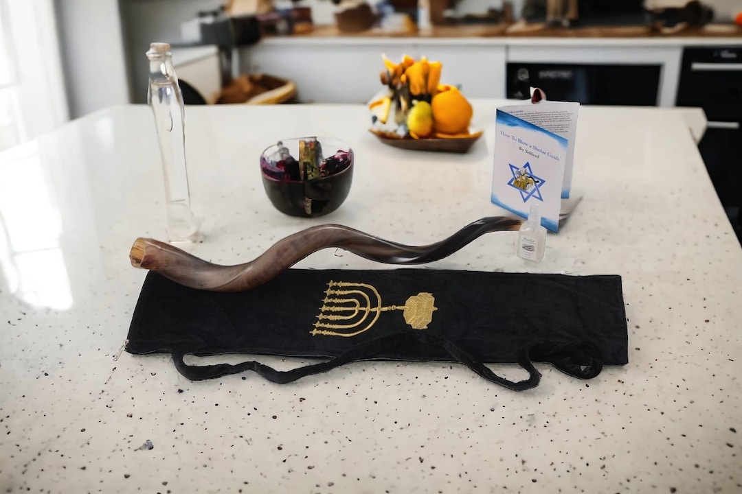 Polished Kudu Shofar Set From Israel: Kosher Judaica With Bag & Spray ...