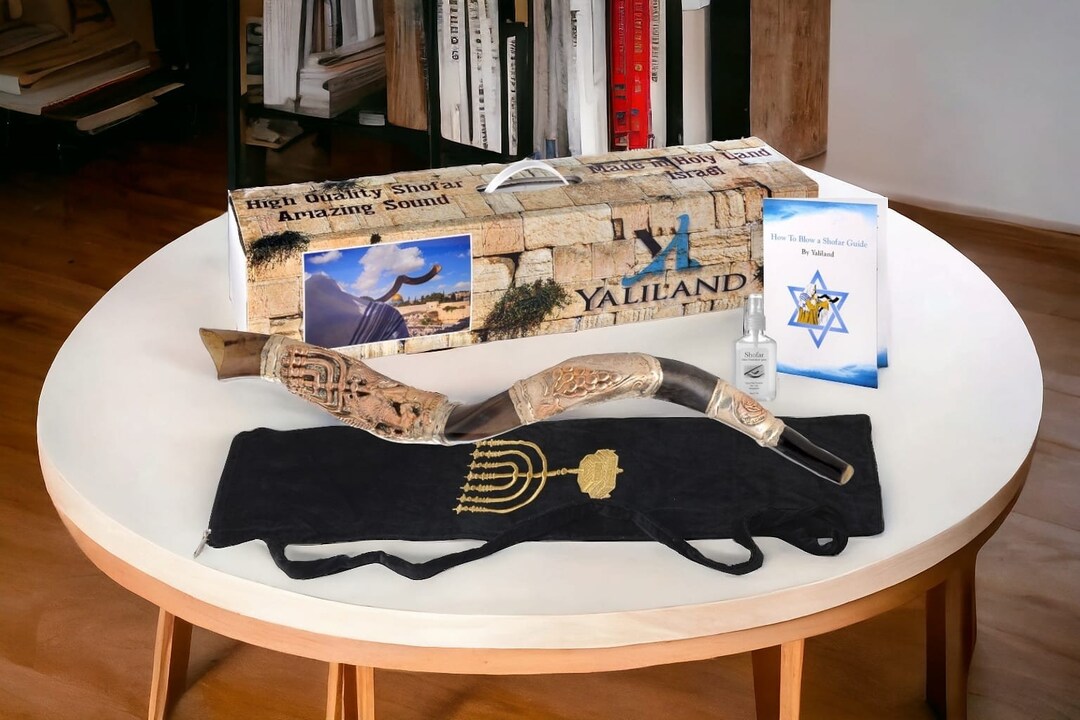 Deluxe Kosher Kudu Shofar Set: Silver & Gold Lion of Judah, Yemenite ...