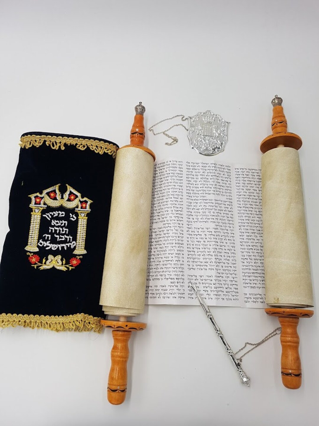 Judaica Beautiful Sefer Torah Scroll Hebrew Jewish Bible 48 CM Pointer
