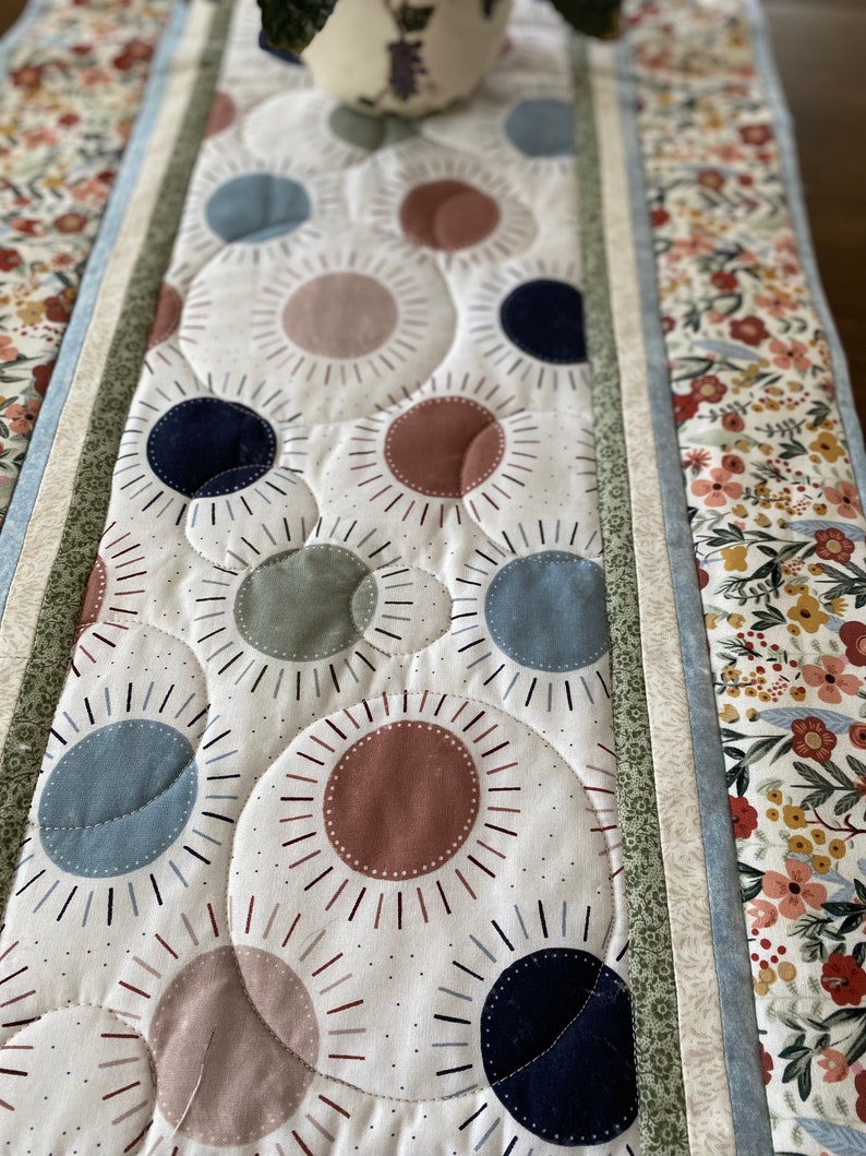 Spring Quilted Table Runner: Modern Floral Burst Design, 51x17.5 - Etsy