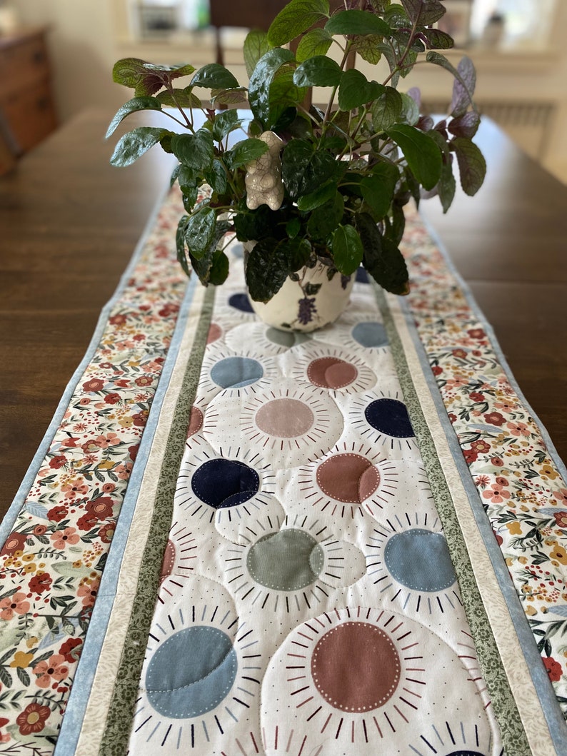 Spring Quilted Table Runner: Modern Floral Burst Design, 51x17.5 - Etsy