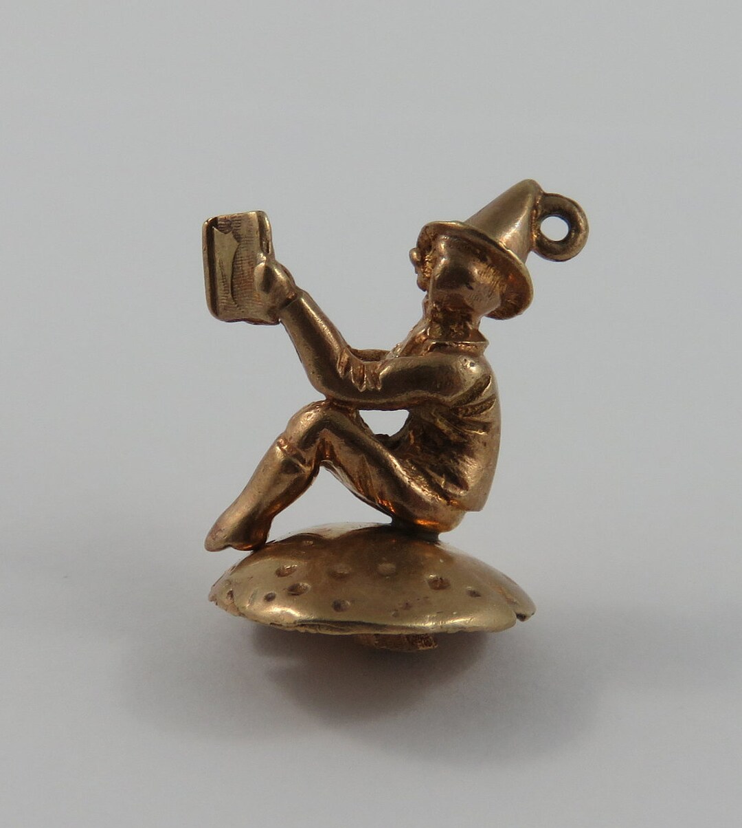 Elf Reading on a Toadstool 9K Gold Vintage Charm for Bracelet - Etsy