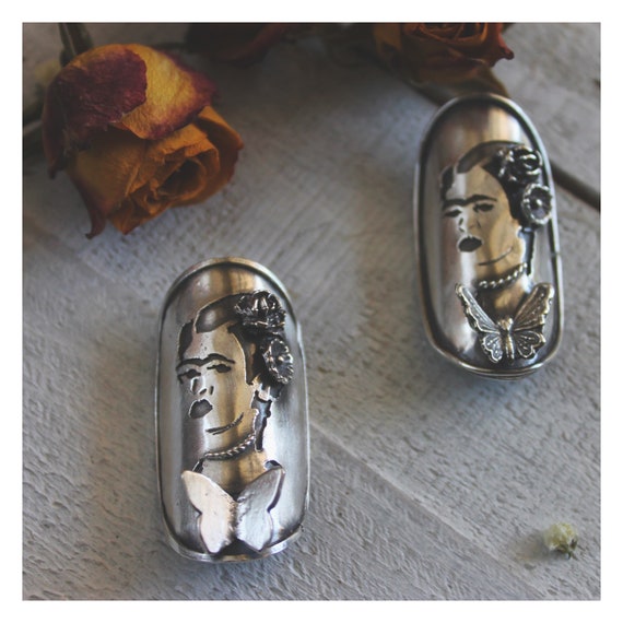 Retrato de Frida con mariposa | Etsy