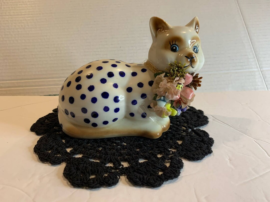 6” Porcelain Kitty Cat Laying on Crochet Rug Doily - Etsy