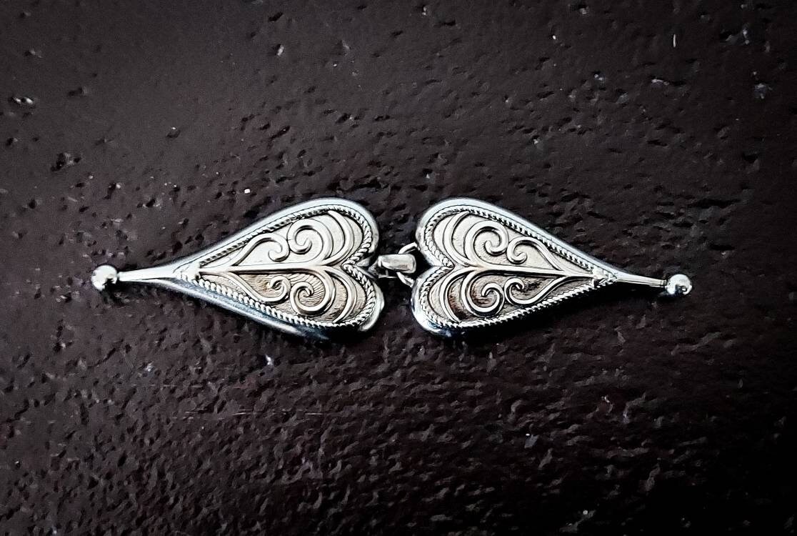 Frozen Inspired Cape Heart Clasps/hooks - Etsy