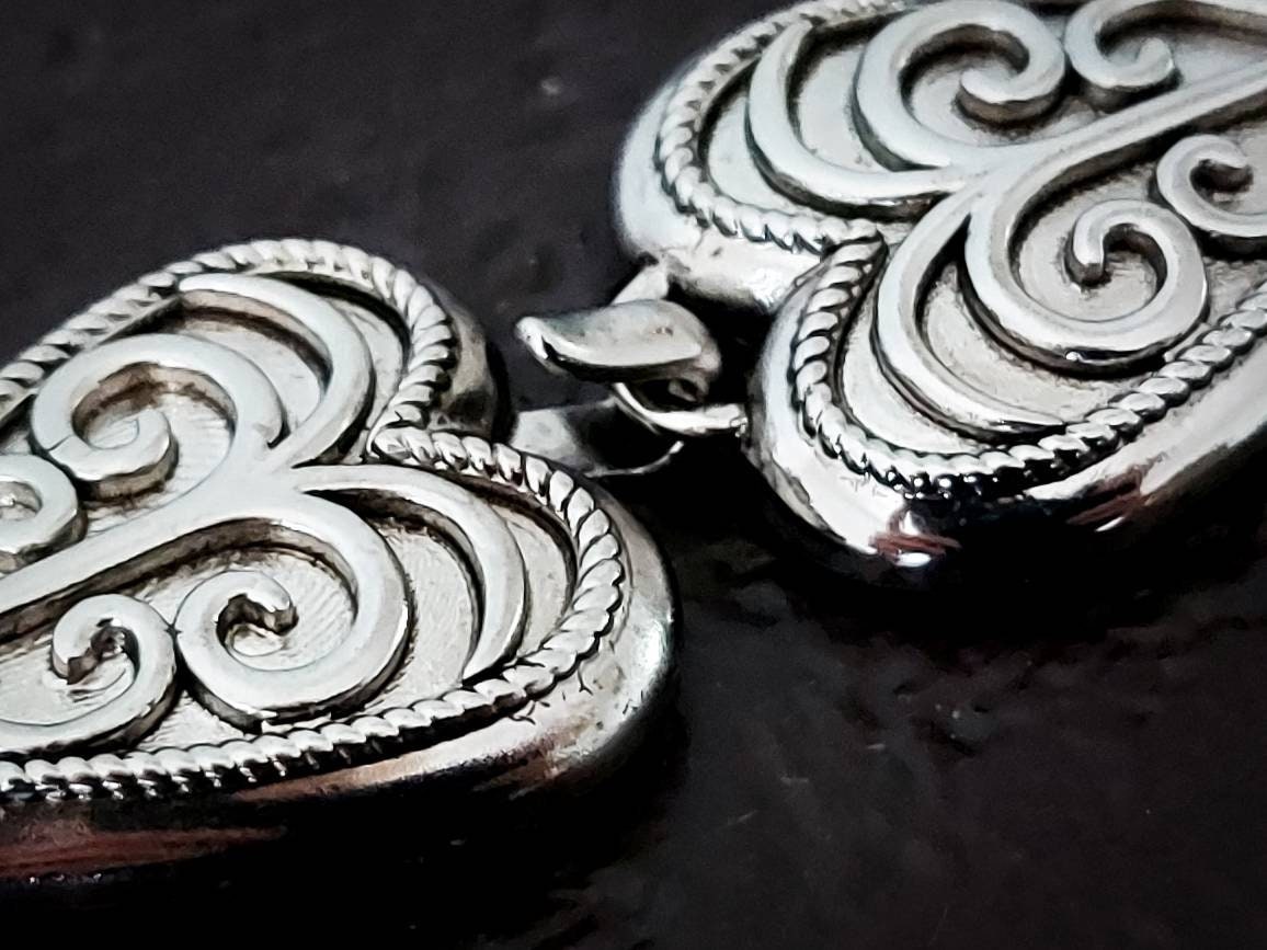 Frozen Inspired Cape Heart Clasps/hooks - Etsy