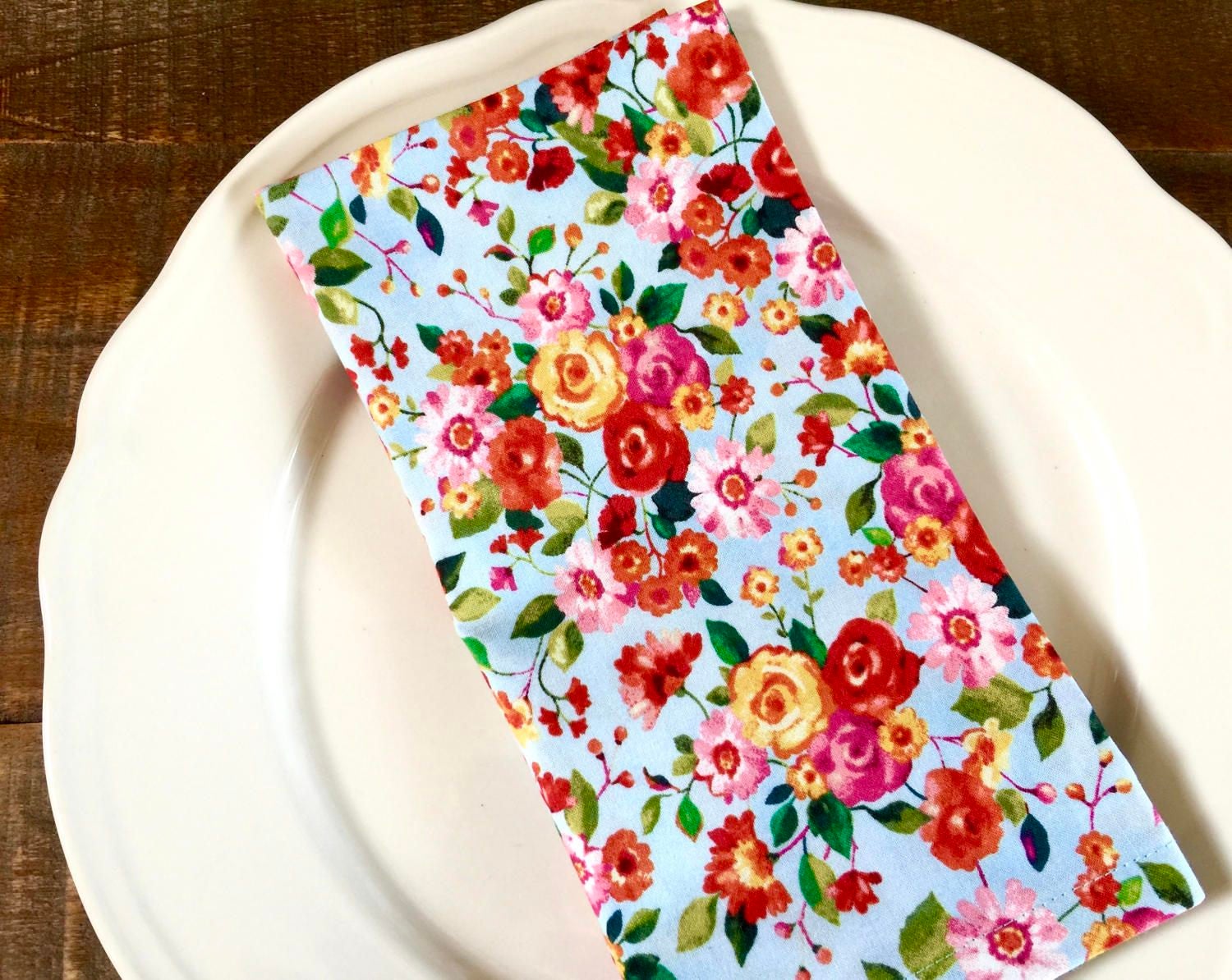 Summer Floral Cloth Napkins Red-Orange-Pink Roses on Light | Etsy