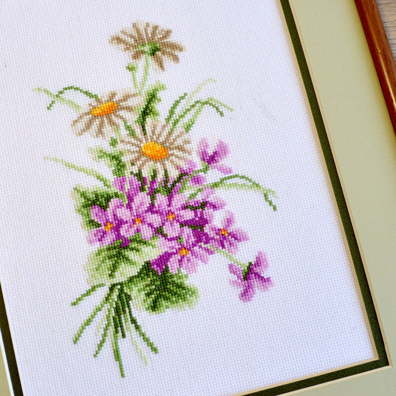 Daisies Cross Stitch Counted Pattern, Flowers Embroidery Design for ...