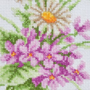 Daisies Cross Stitch Counted Pattern, Flowers Embroidery Design for ...