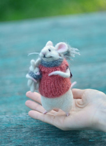 MADE TO ORDER Mouse and backpack White mouse Felt mice Mice | Etsy