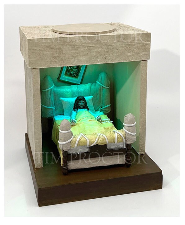 Regan Light up Diorama - Etsy