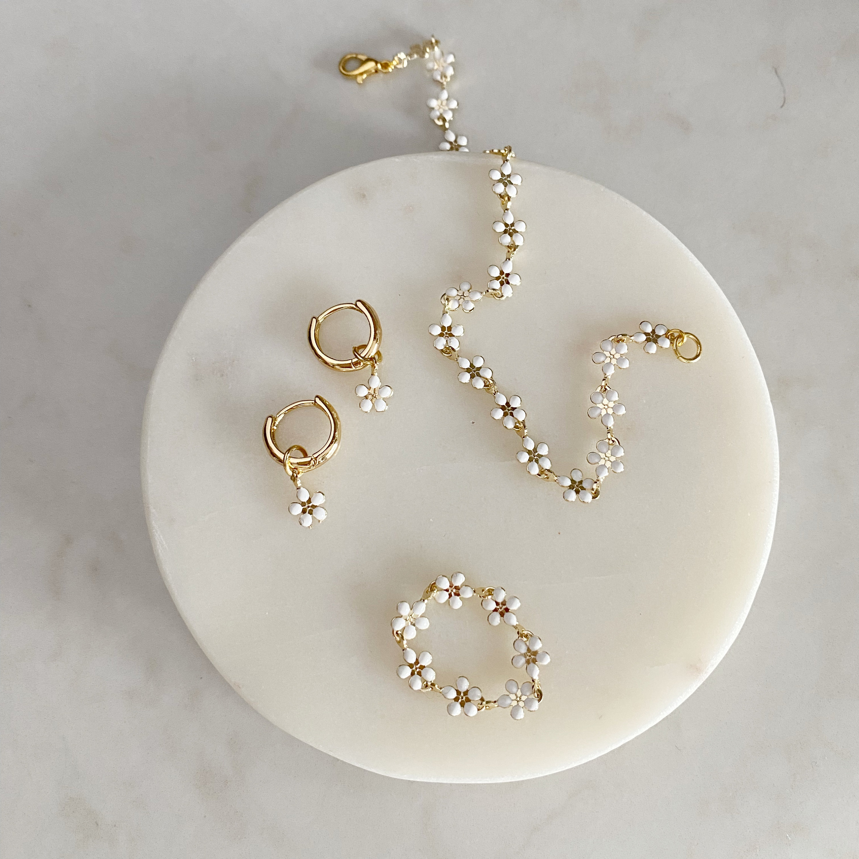 Daisy Necklace, Gold or Silver Flower Necklace, Gift for Her - Etsy