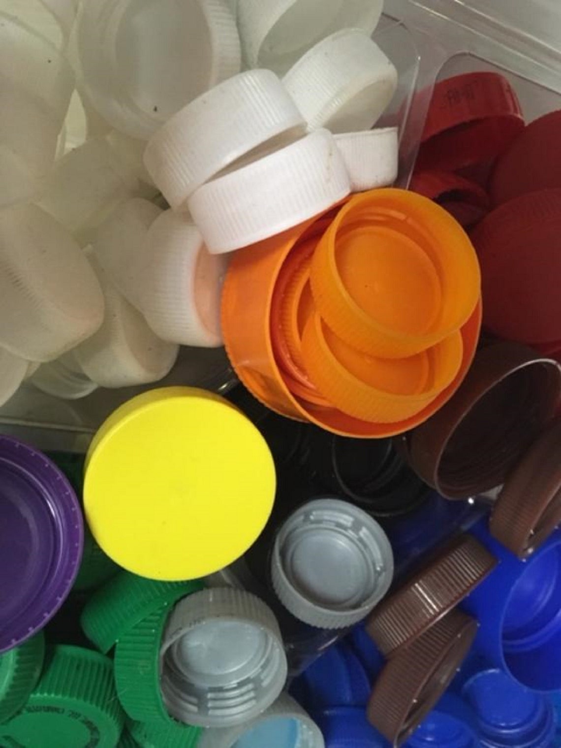 50 Assorted Plastic Twist-off Bottle Caps: Colorful Craft Supplies ...