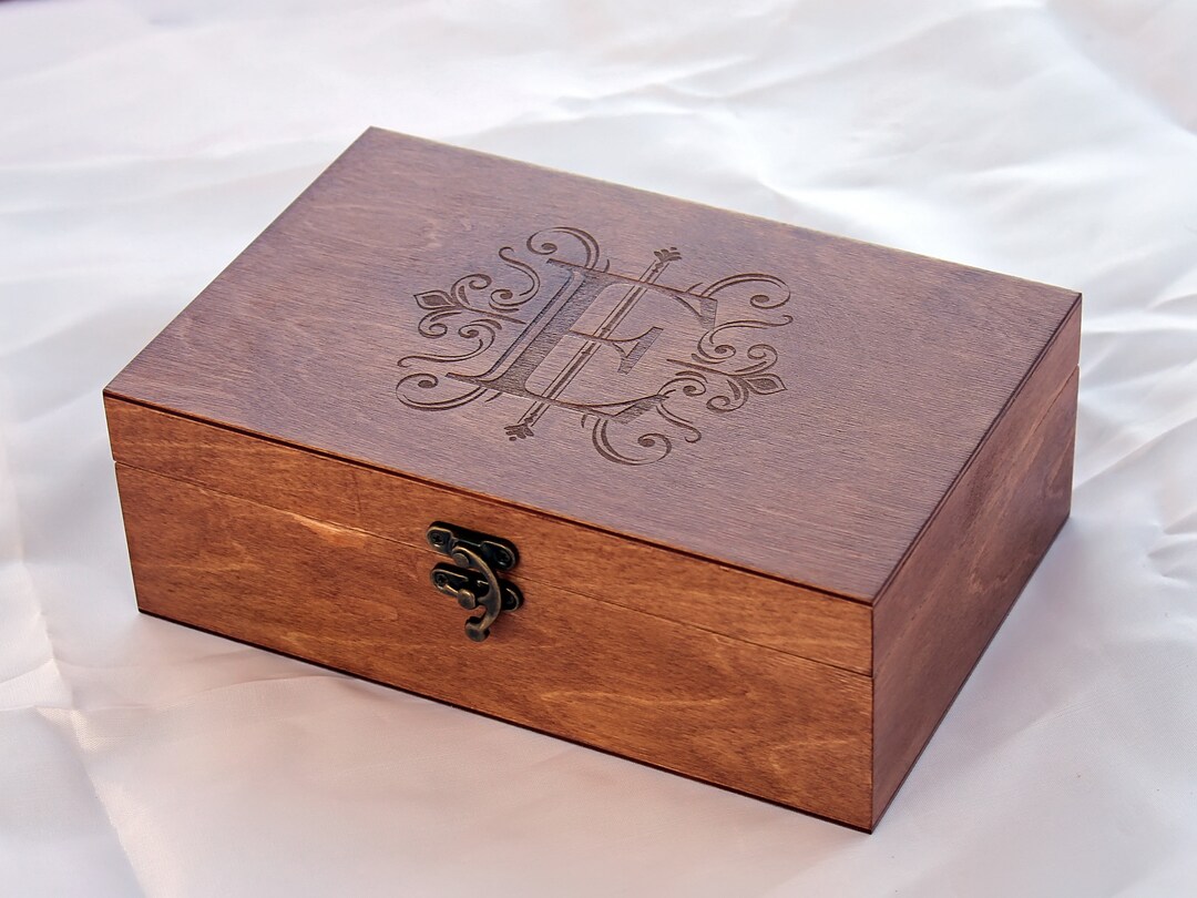 Personalisierte Monogramm-Box, monogrammierte Holzbox, Monogramm ...