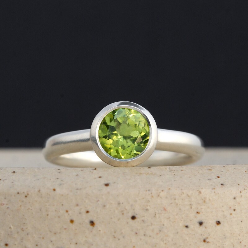 Round Stone Ring - Etsy